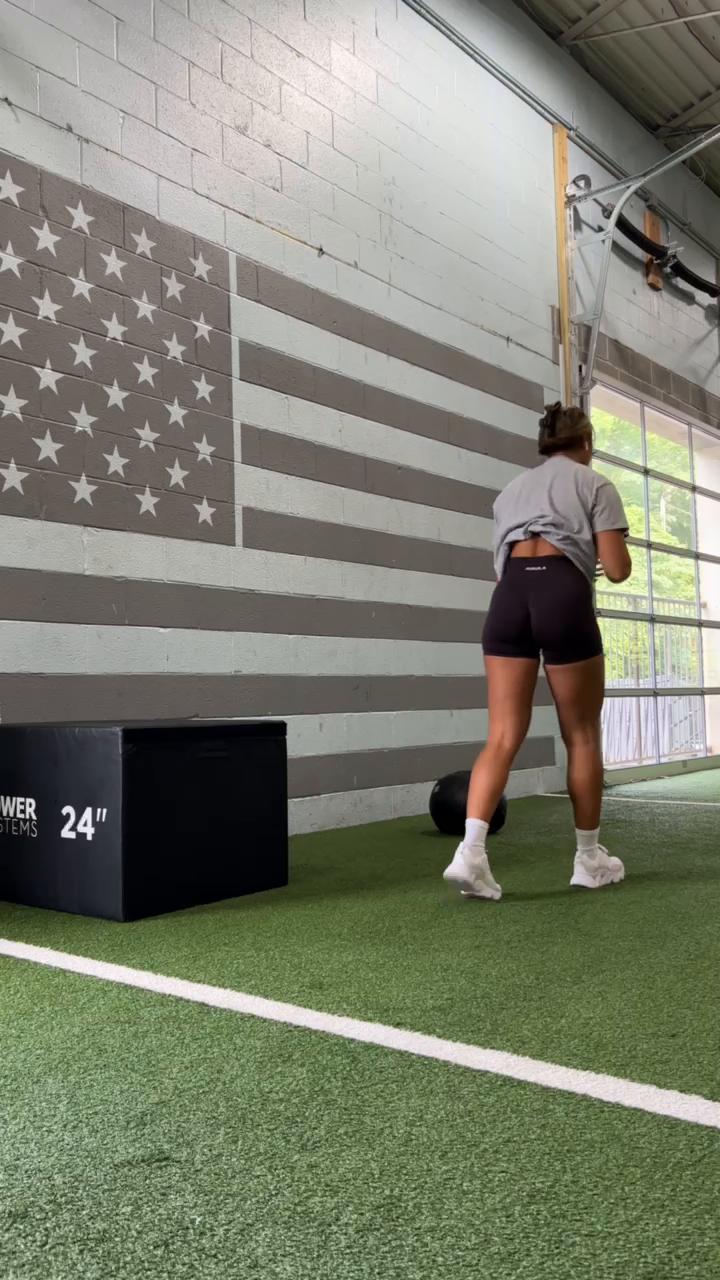 Caitlyn Block - Lifestyle & fitness coach