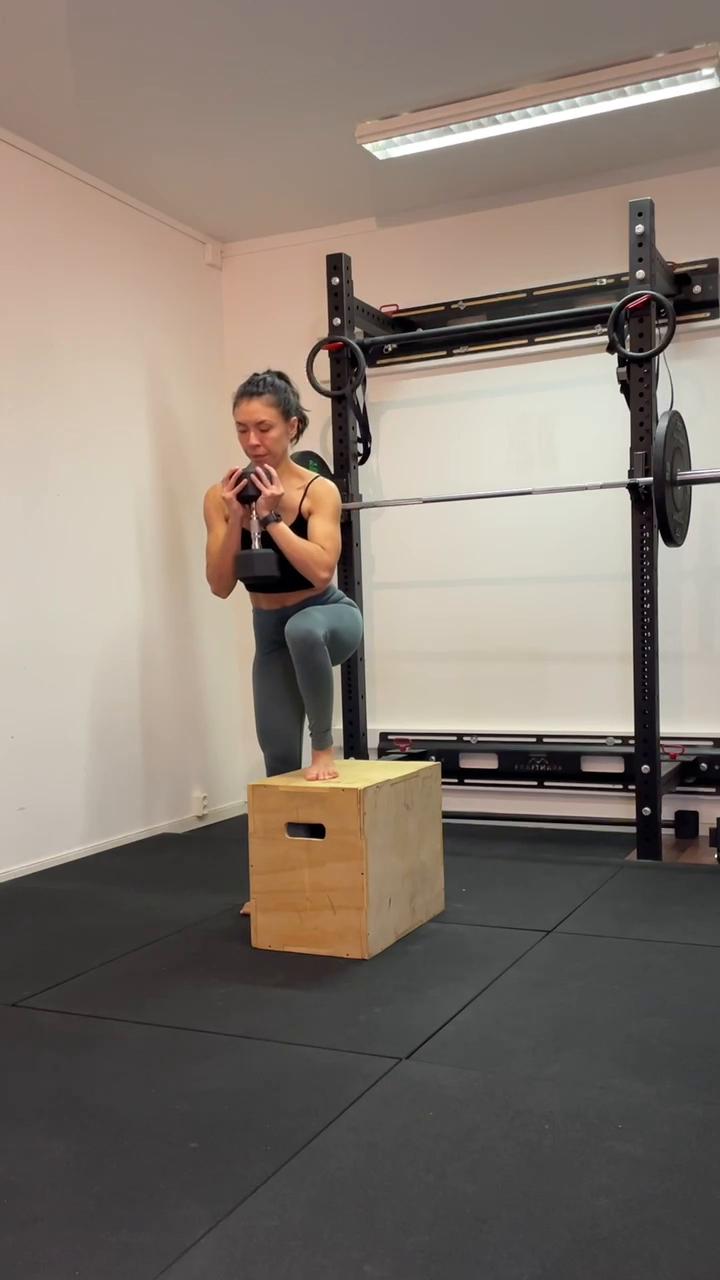 Playbook Lizette Pompa W1 D1 Push And Hinge