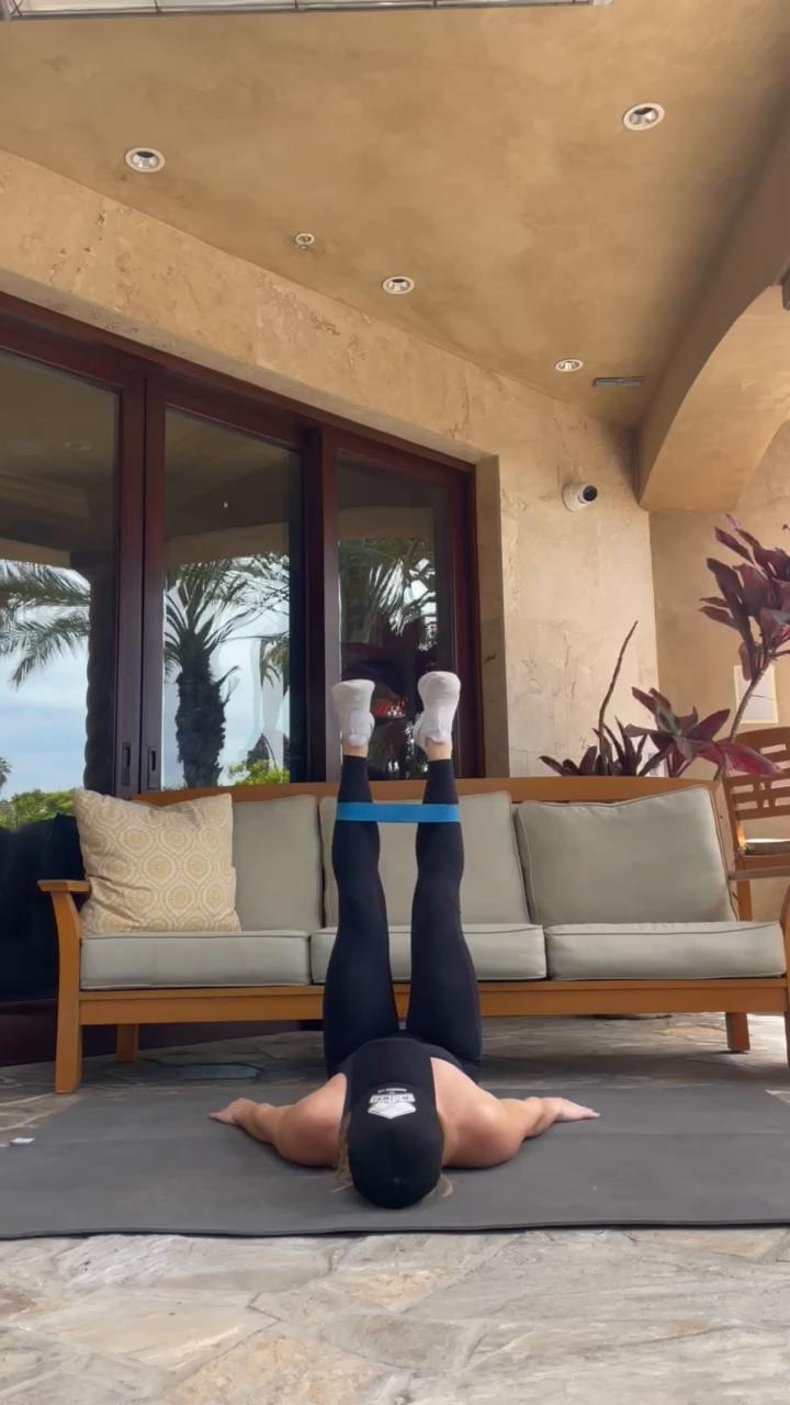 Playbook - Gracie Kramer - Bodyweight Booty Workout