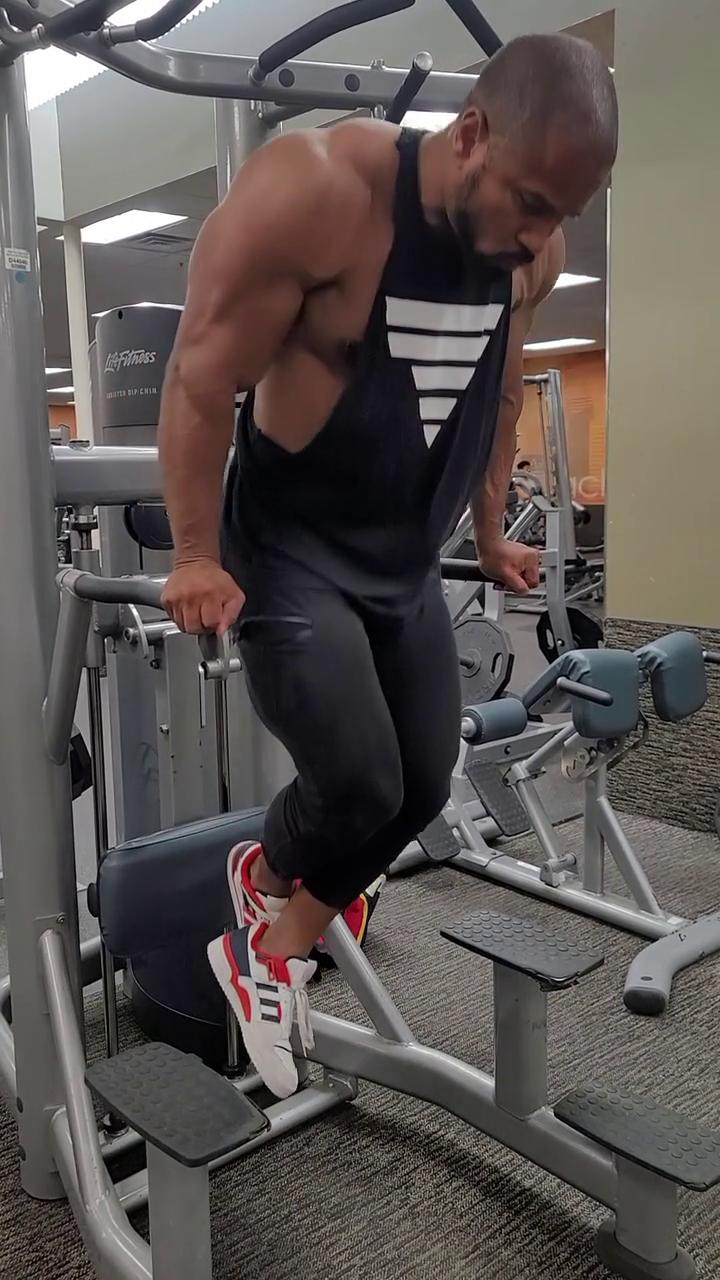 Playbook - Damien Patrick - 30 MINUTE-SUPERSET ARM WORKOUT FOR MASS
