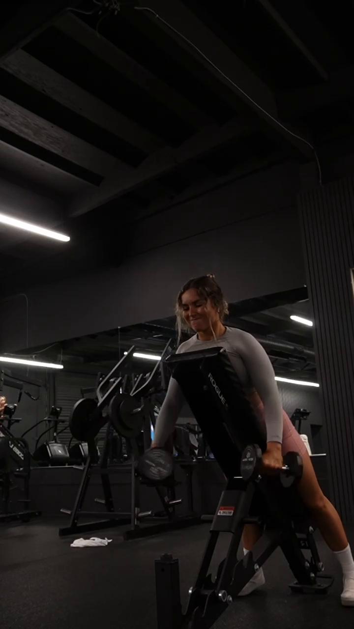 Playbook - Nikki Font - Day 37 - Shoulders