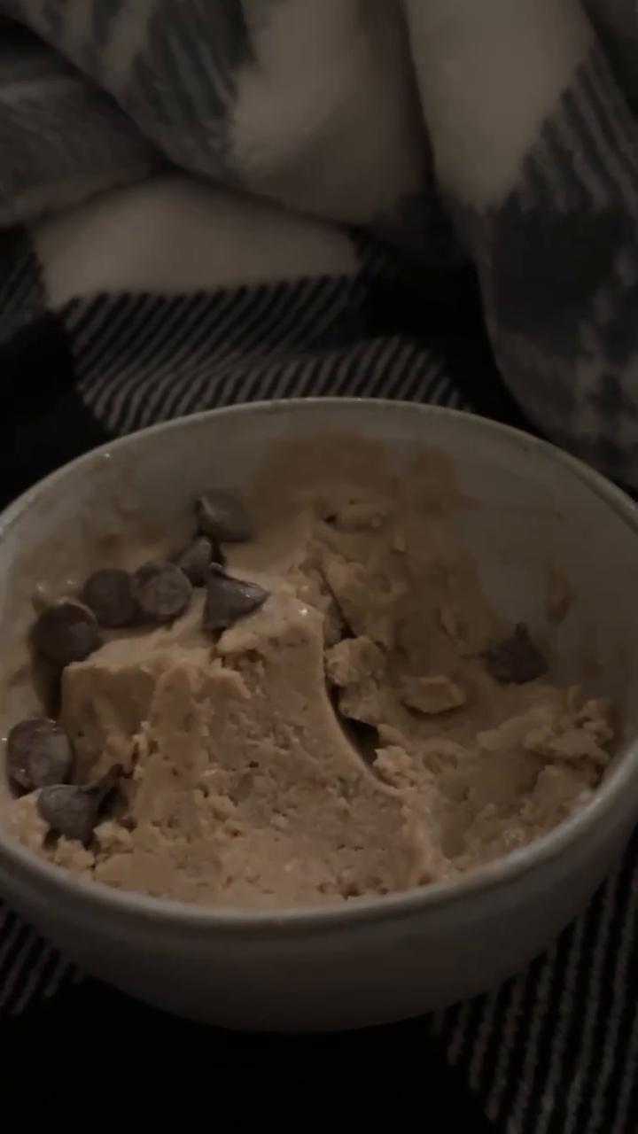 Playbook - Kailey Hackett - 5 ingredient Chocolate banana Ice cream