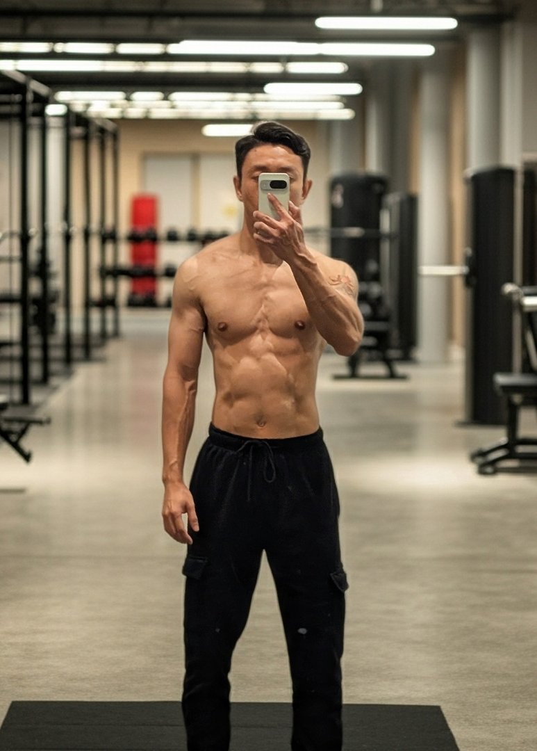 Marble Muscle 28-Day Training & Food Journal by LONG D.